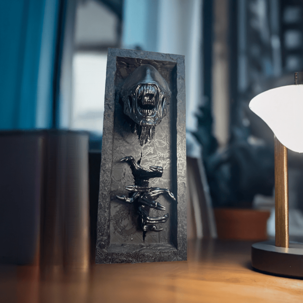 Alien-Themed Bookend with Sci-Fi Creature Design – Unique 3D Decorative ...